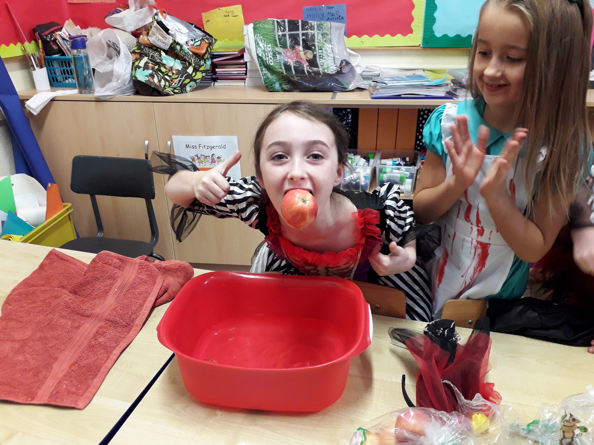 Apple Bobbing 2 – Presentation Primary School Waterford